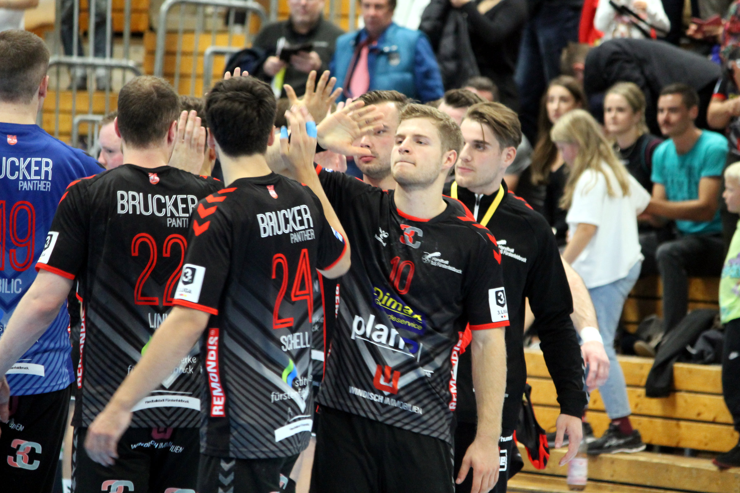 Dank souveränem Sieg alleiniger Spitzenreiter | TuS FFB Handball ...